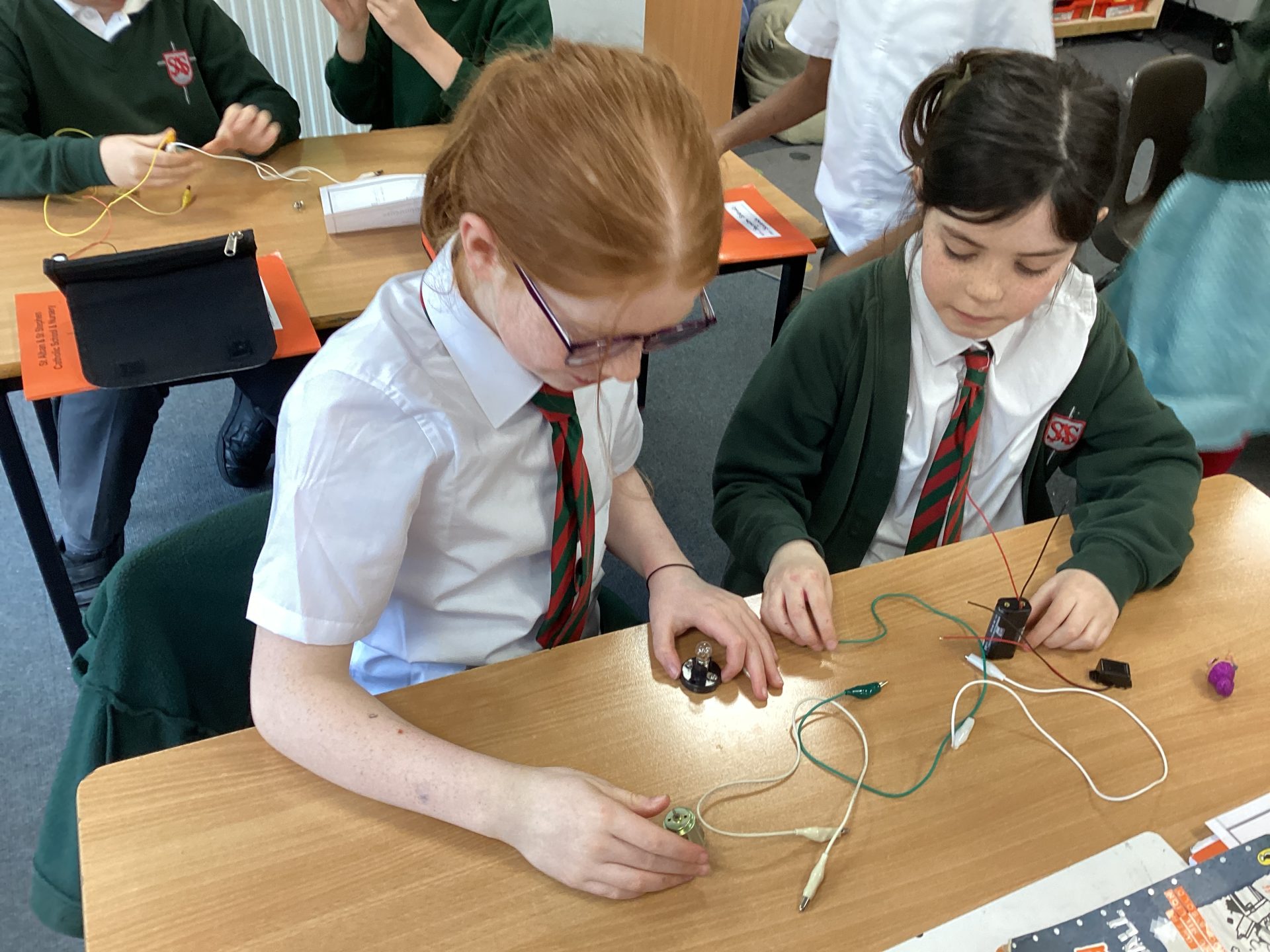 Year 4 investigate circuits in Science